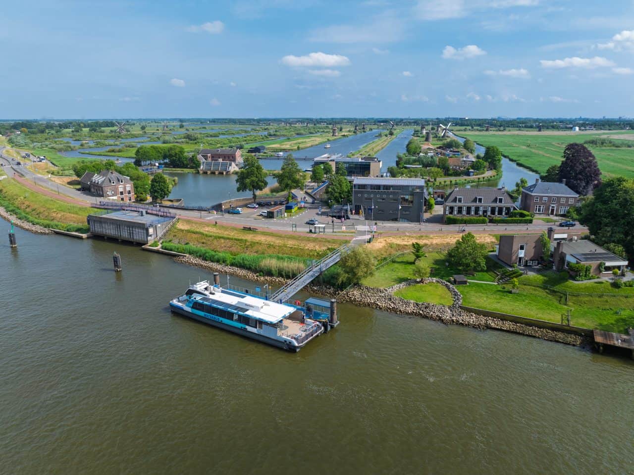 Find your way to the water - Aqualiner